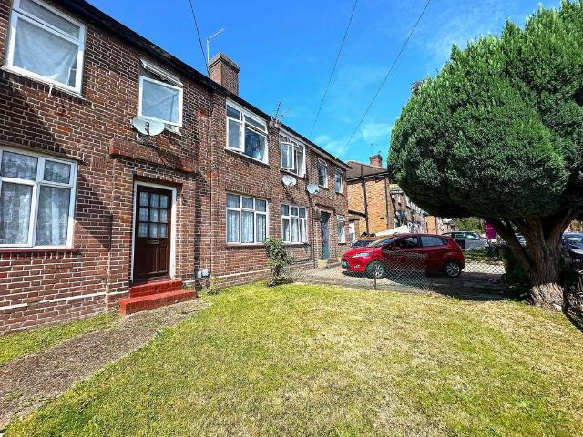 2 bedroom end of terrace house to rent