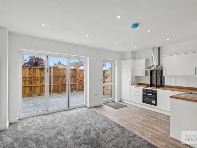 2 bedroom end of terrace house to rent