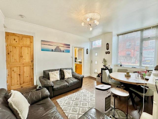 2 bedroom end of terrace house to rent