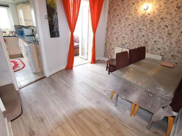 2 bedroom end of terrace house to rent