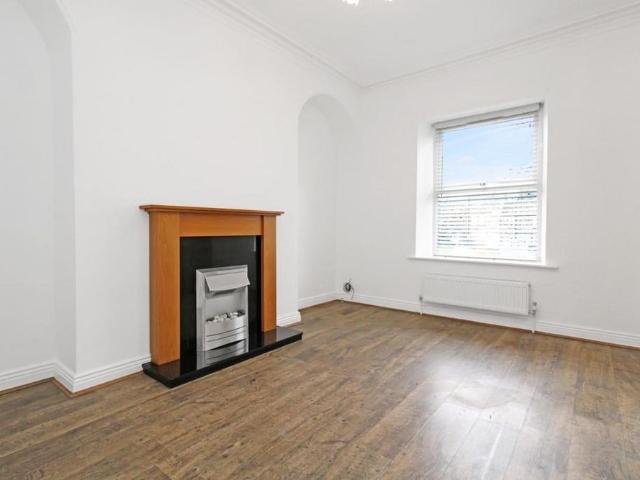 2 bedroom end of terrace house to rent