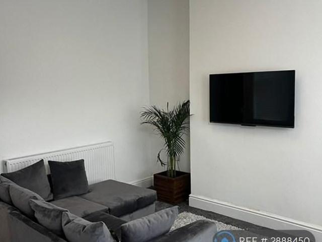 2 bedroom end of terrace house to rent