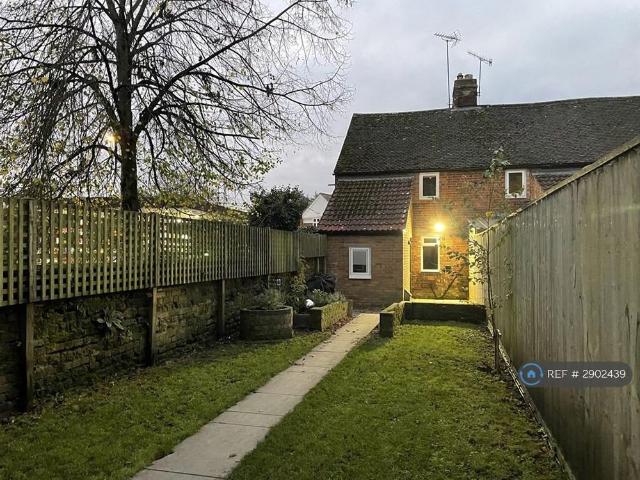 2 bedroom end of terrace house to rent