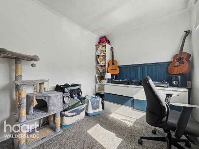 2 bedroom end of terrace house to rent