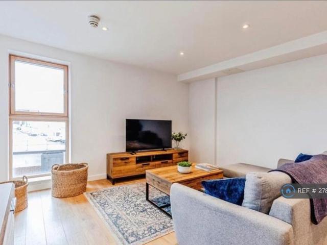 2 bedroom end of terrace house to rent
