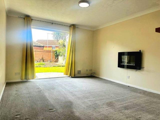 2 bedroom end of terrace house to rent