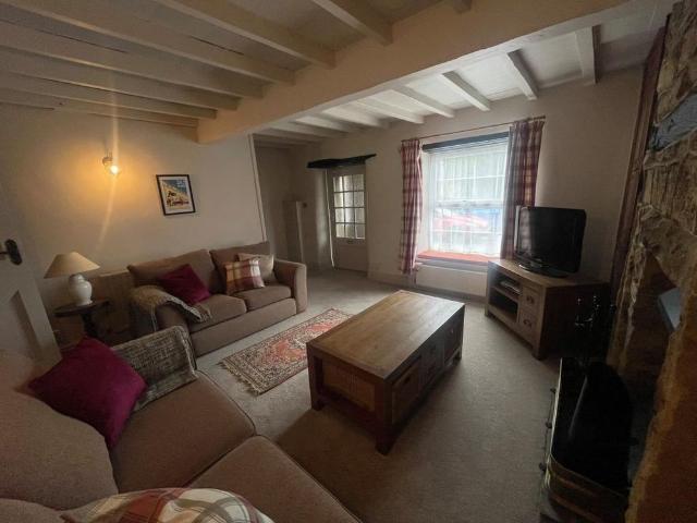 2 bedroom end of terrace house to rent