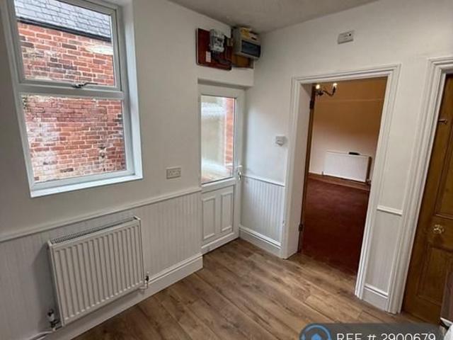 2 bedroom end of terrace house to rent