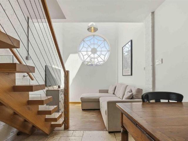 2 bedroom end of terrace house to rent