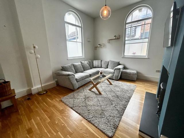 2 bedroom end of terrace house to rent
