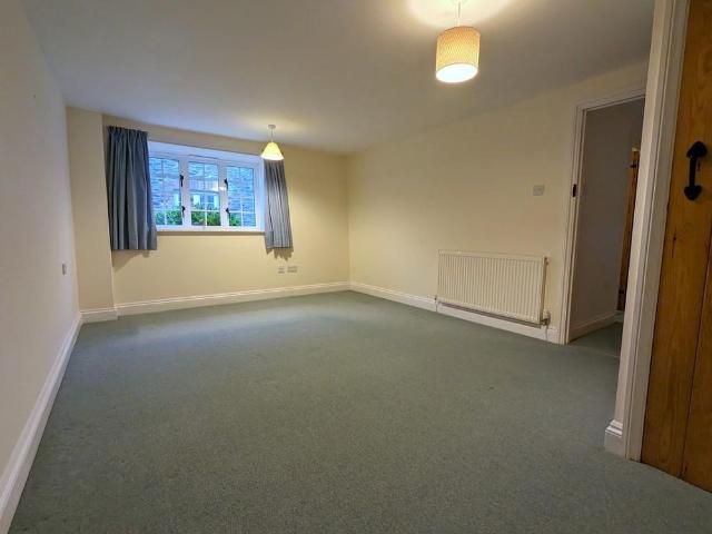 2 bedroom end of terrace house to rent