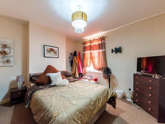 2 bedroom end of terrace house to rent