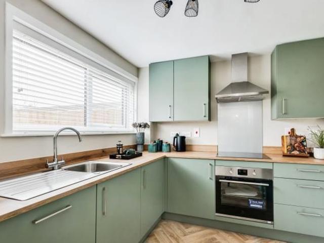 2 bedroom end of terrace house to rent