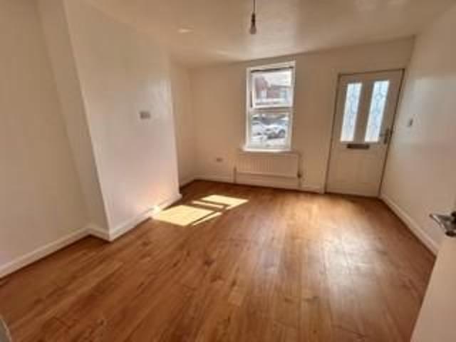 2 bedroom end of terrace house to rent
