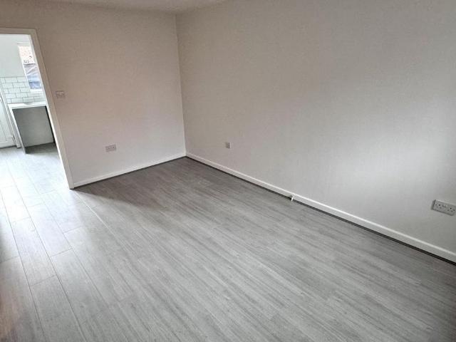 2 bedroom end of terrace house to rent