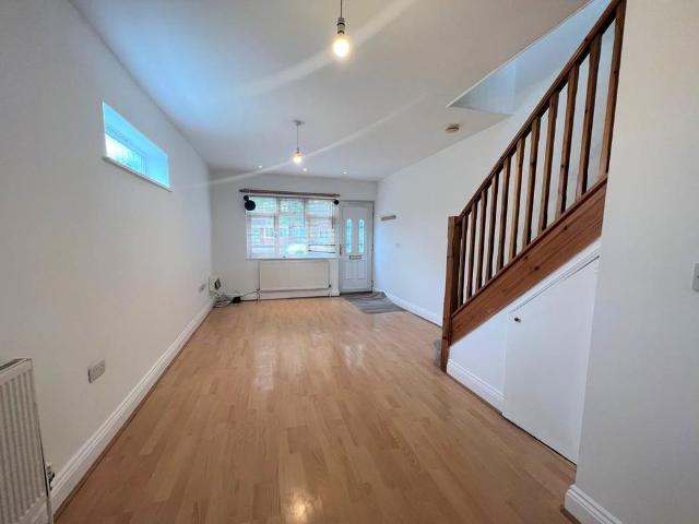 2 bedroom end of terrace house to rent