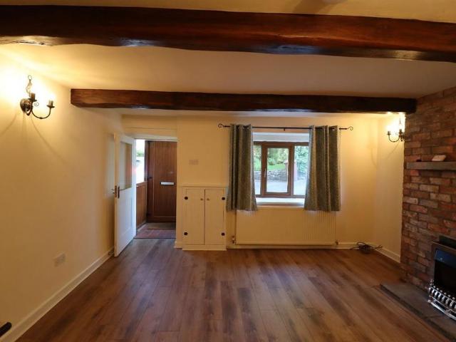 2 bedroom end of terrace house to rent