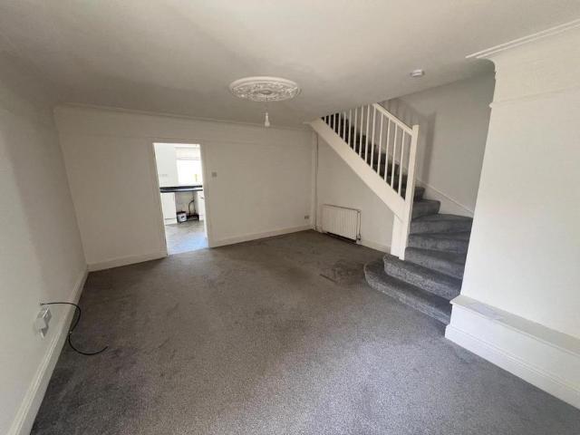 2 bedroom end of terrace house to rent