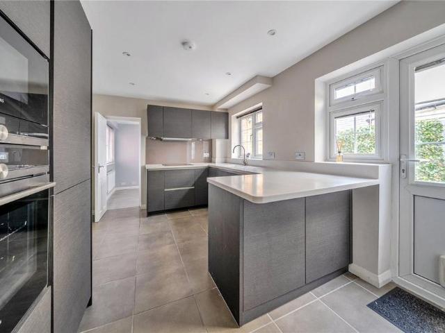 2 bedroom end of terrace house to rent