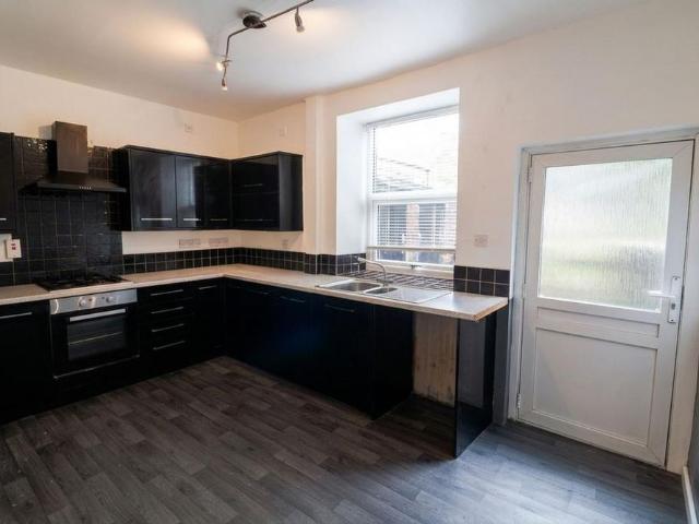 2 bedroom end of terrace house to rent