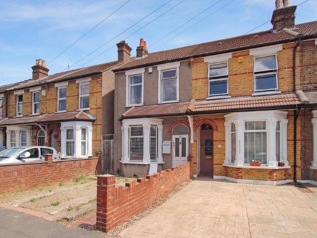 2 bedroom end of terrace house to rent