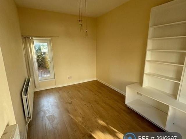 2 bedroom end of terrace house to rent