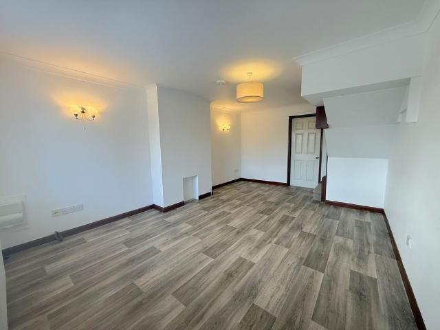2 bedroom end of terrace house to rent
