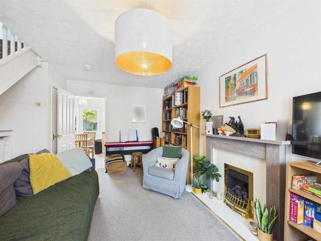 2 bedroom end of terrace house to rent