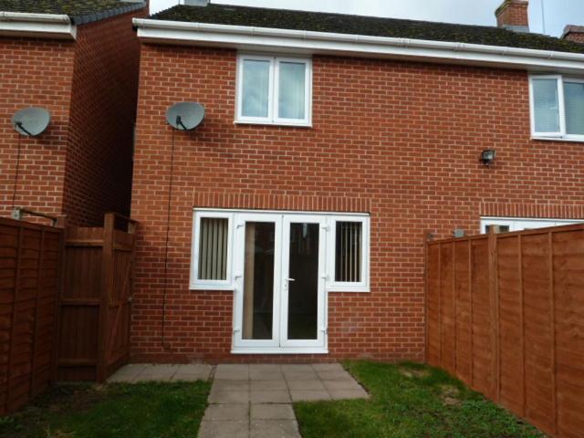 2 bedroom end of terrace house to rent