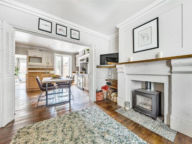 2 bedroom end of terrace house to rent