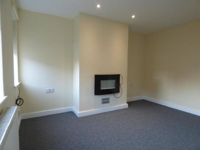 2 bedroom end of terrace house to rent