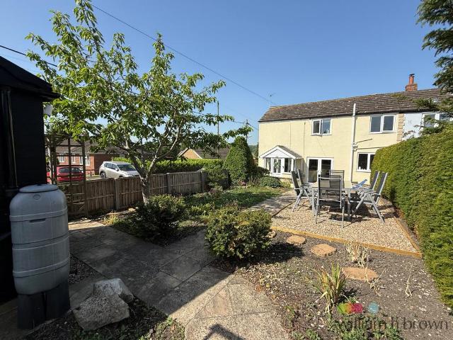 2 bedroom end of terrace house to rent