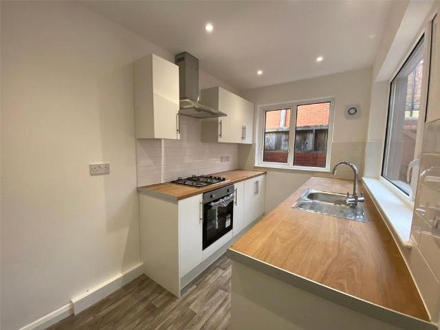 2 bedroom end of terrace house to rent