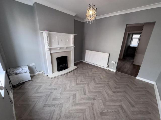 2 bedroom end of terrace house to rent