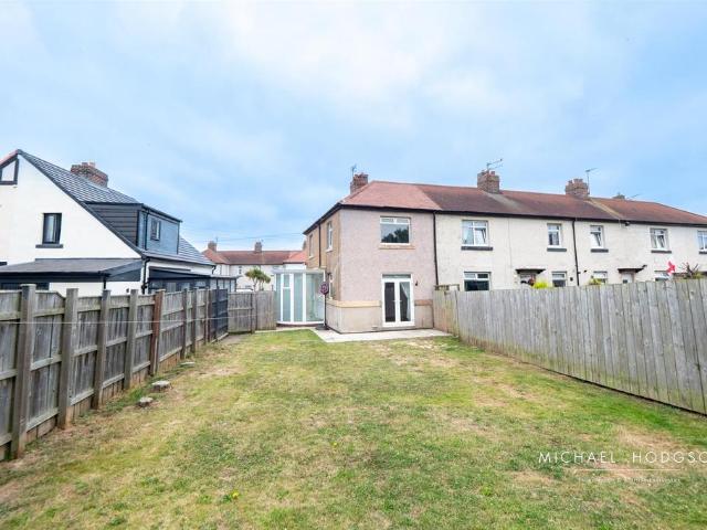 2 bedroom end of terrace house to rent