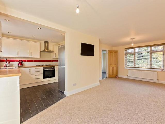 2 bedroom end of terrace house to rent
