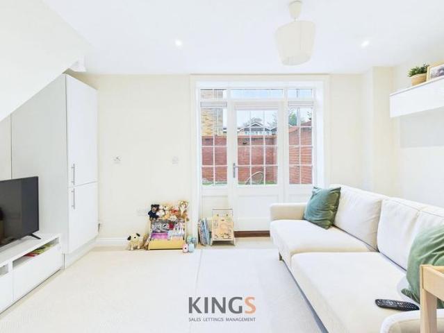 2 bedroom end of terrace house to rent
