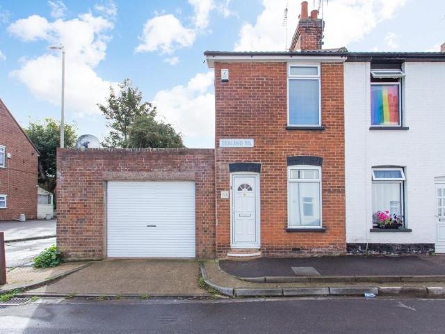 2 bedroom end of terrace house to rent