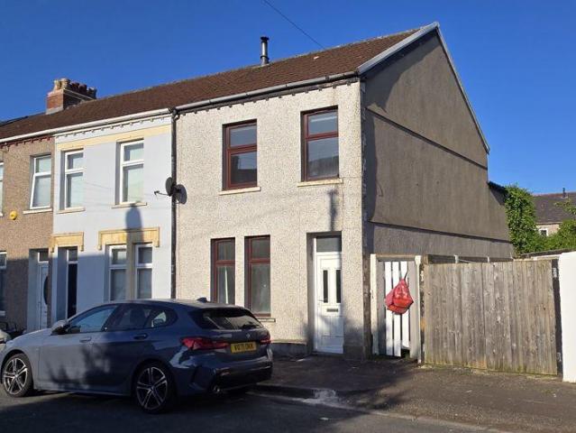 2 bedroom end of terrace house to rent