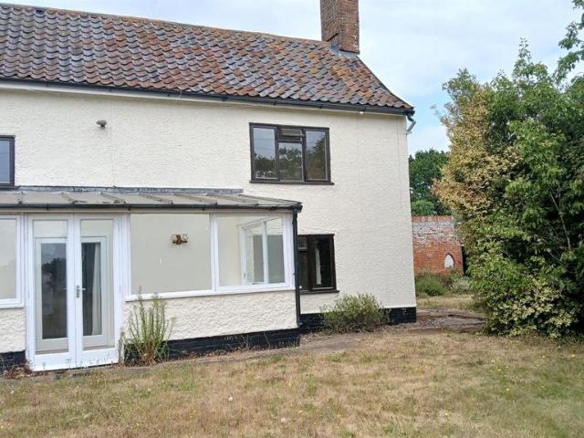 2 bedroom end of terrace house to rent