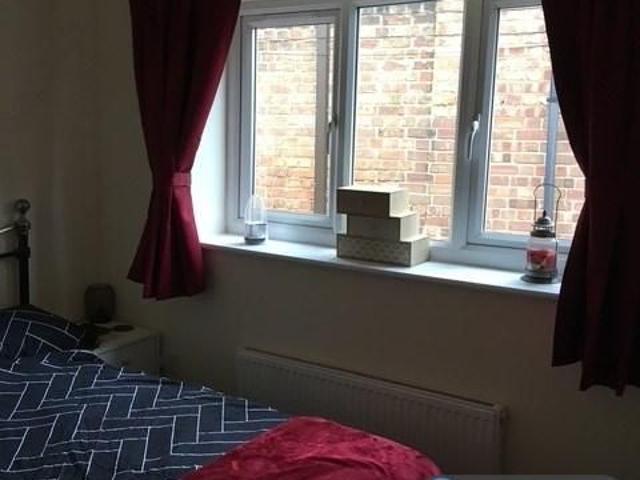 2 bedroom end of terrace house to rent