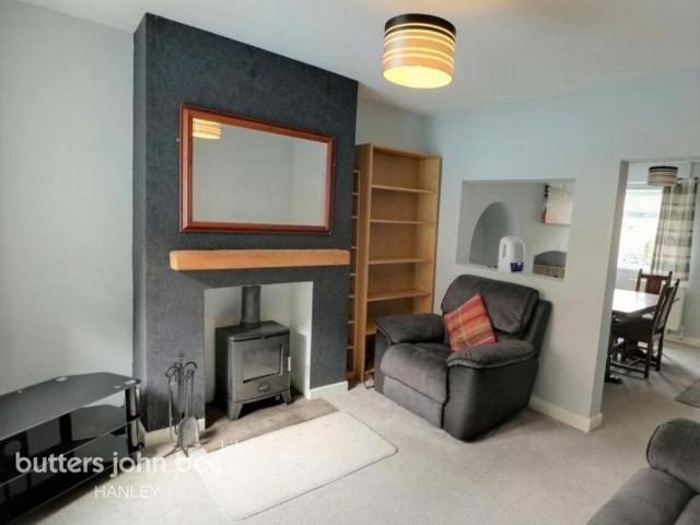2 bedroom end of terrace house to rent