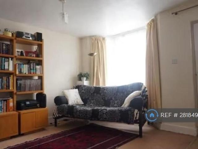 2 bedroom end of terrace house to rent