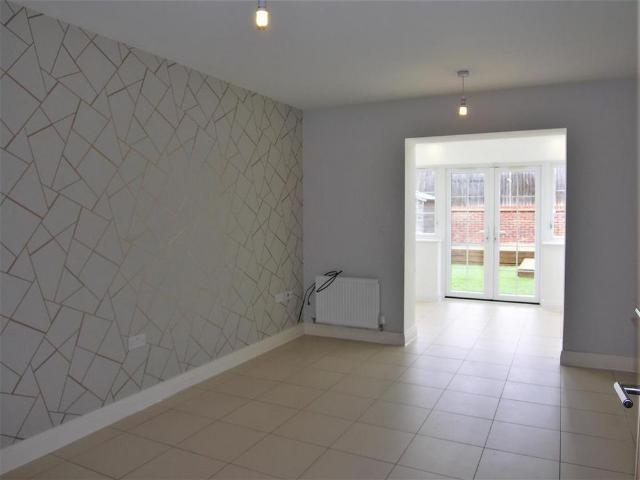 2 bedroom end of terrace house to rent
