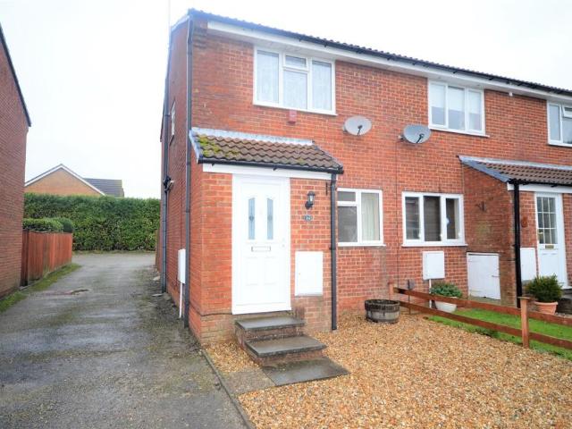 2 bedroom end of terrace house to rent