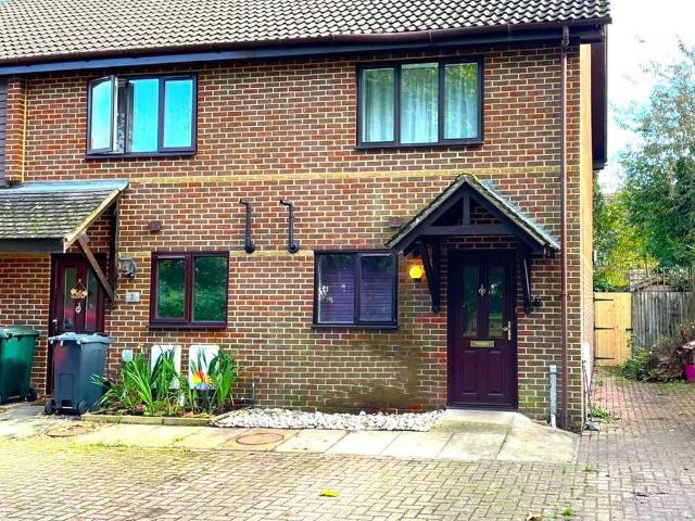 2 bedroom end of terrace house to rent