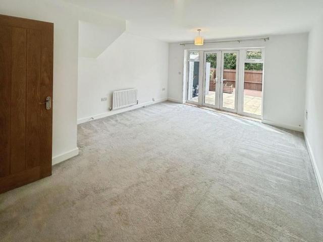 2 bedroom end of terrace house to rent