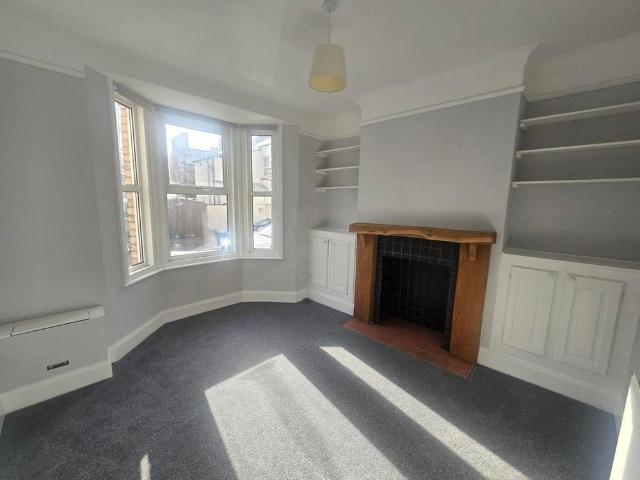 2 bedroom end of terrace house to rent