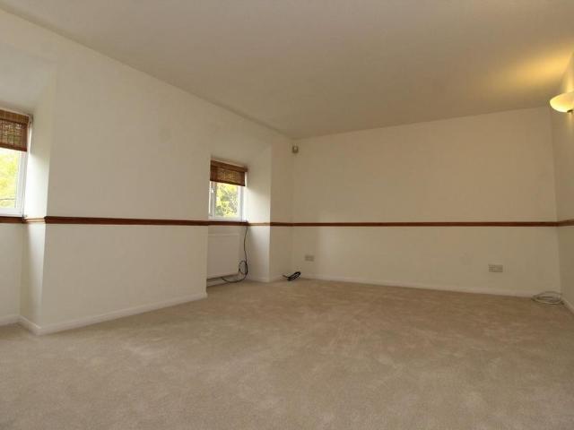 2 bedroom end of terrace house to rent
