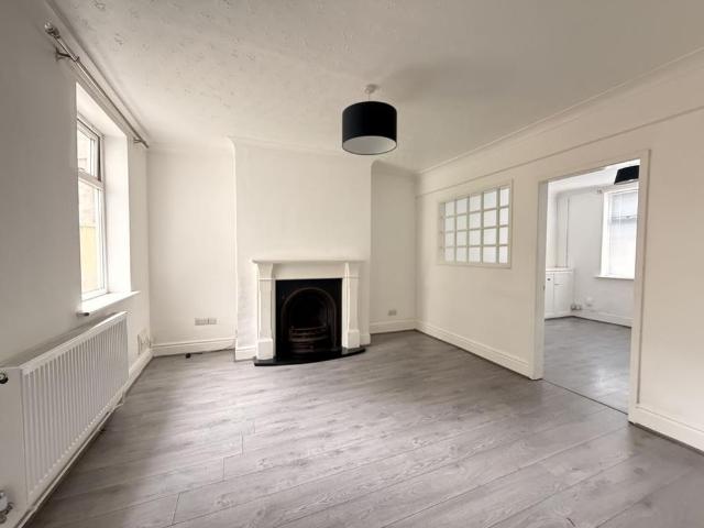 2 bedroom end of terrace house to rent